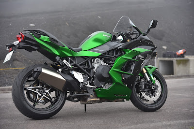 blueskyfuji: Kawasaki Ninja H2シリーズは、川崎重工業の経営ビジョンモデル