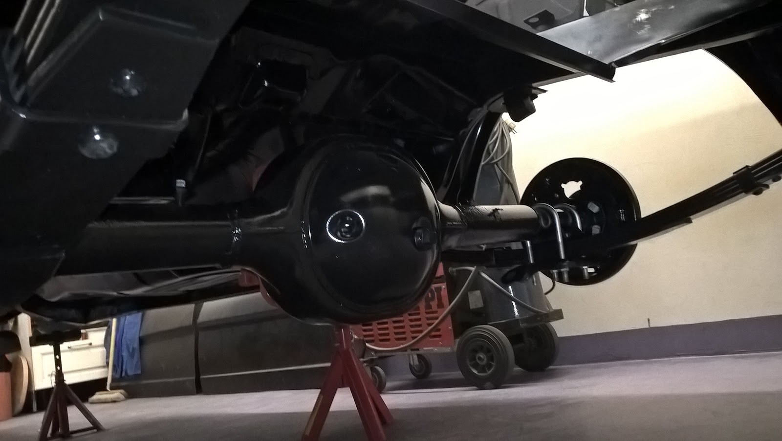 1965 Mustang 'Snowback' Fastback: Rear axle assembly and installation