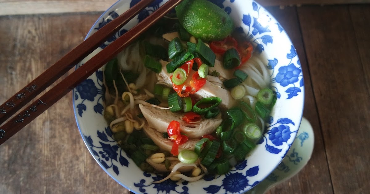 Landebistro: PHO-SOPPA MED KYCKLING