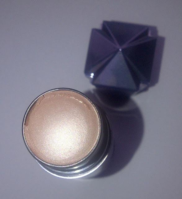 BeautySwot: Benefit Watt's Up! Soft Focus Highlighter