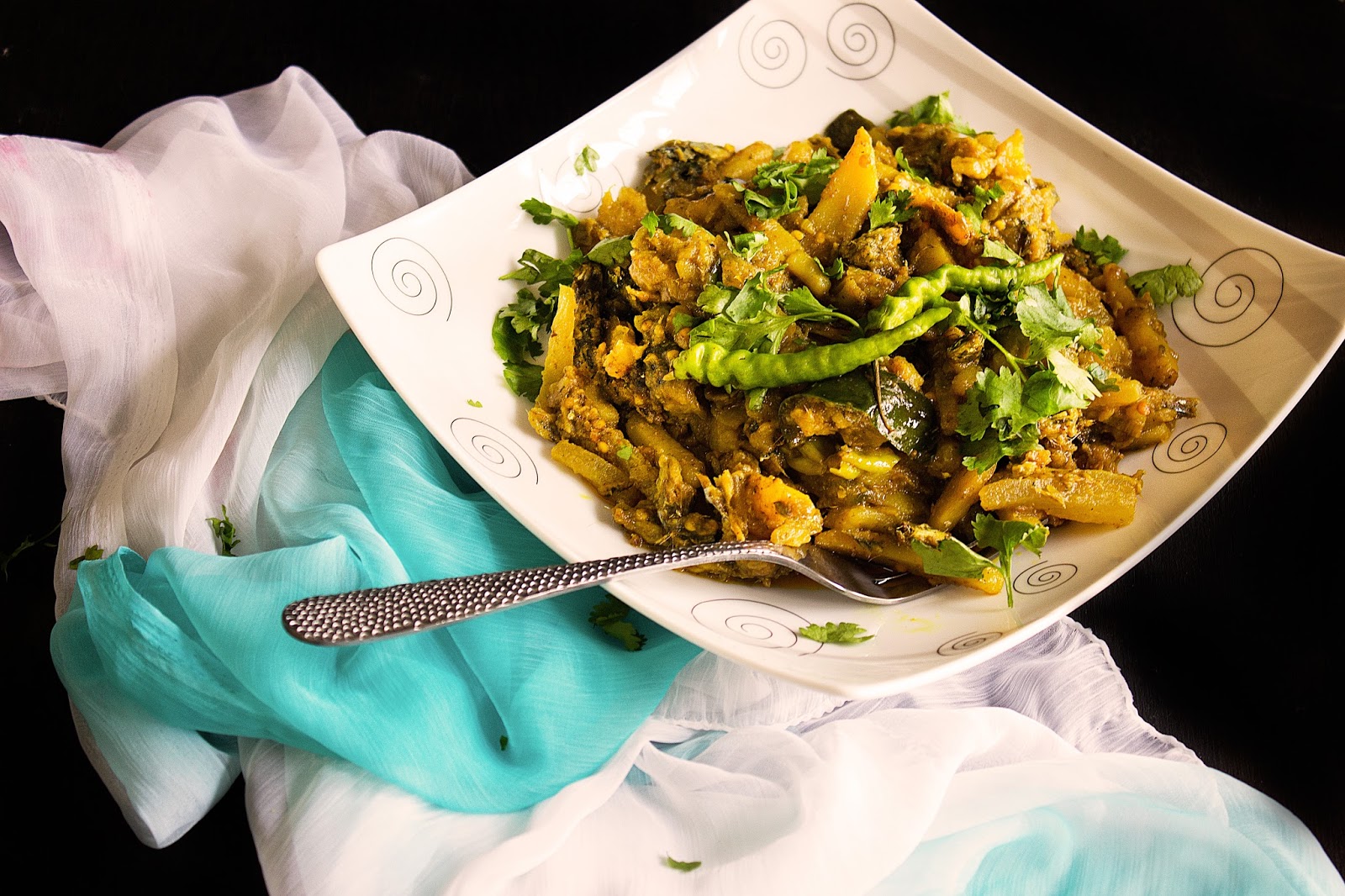 Chuno Macher Chorchori / Bengali Dry Vegetable Curry with Small Fishes