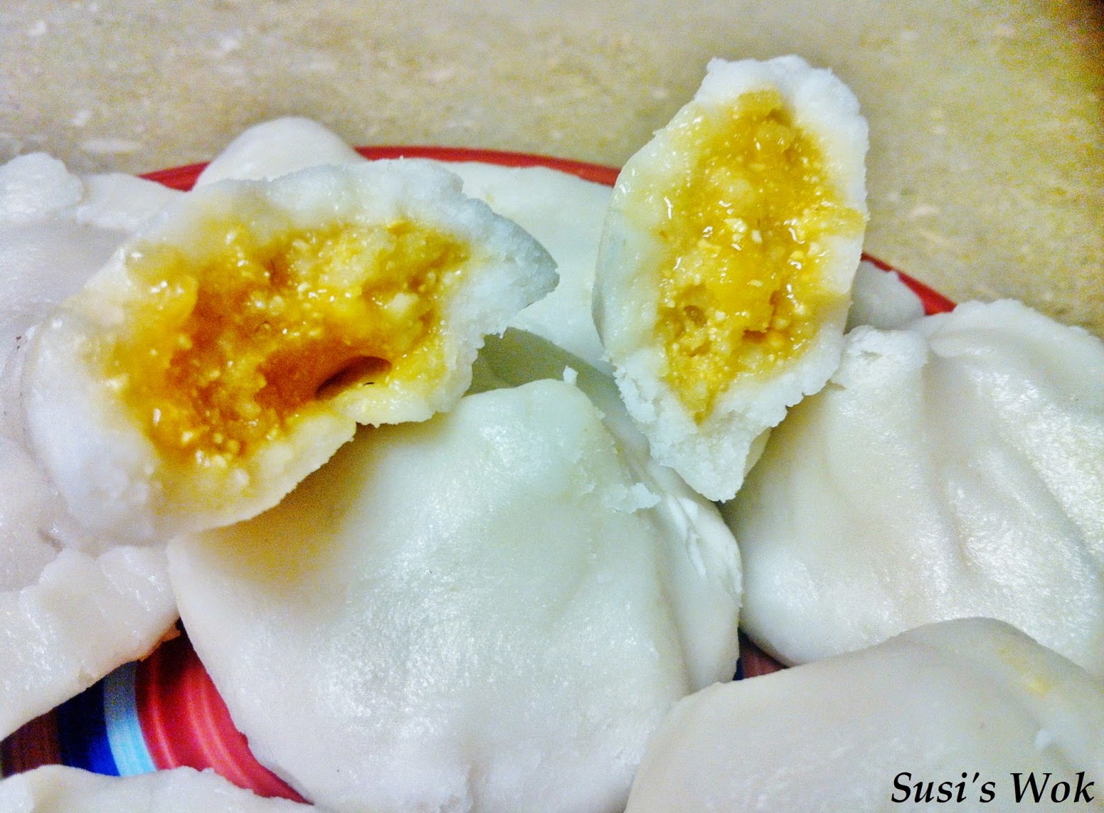 Susi's Wok: Arisi kolukattai/ Modhaka (with jaggery stuffing)