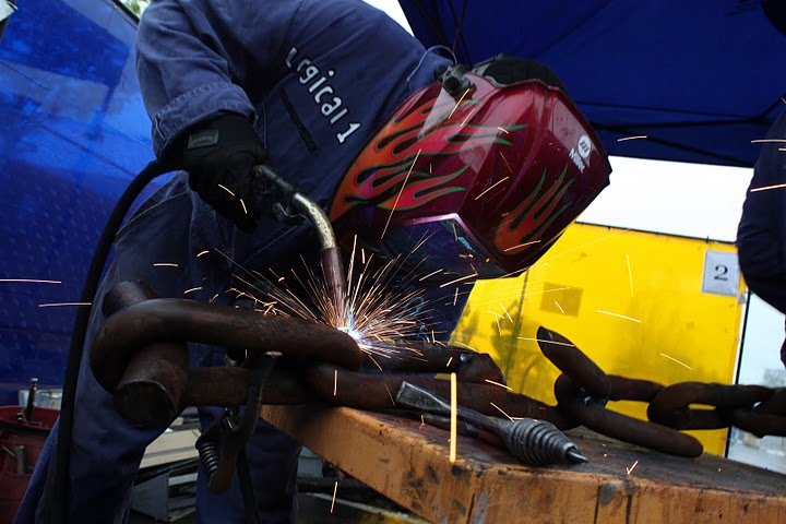 HEAVY METAL WORKS: Bellingham Tech's Welding Rodeo - Team "Glacial Speed"!