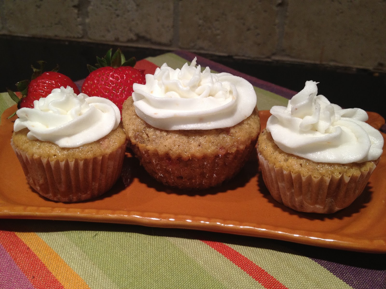 Linda C's Kitchen Table: Strawberry Lemonade Cupcake Poppers
