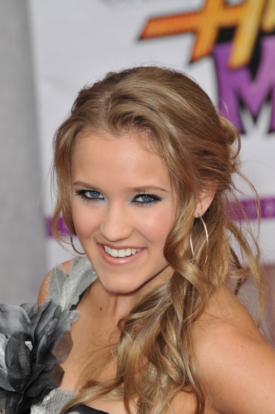 Emily Osment Cute HQ Photos at The Premiere Of Walt Disney Pictures ...