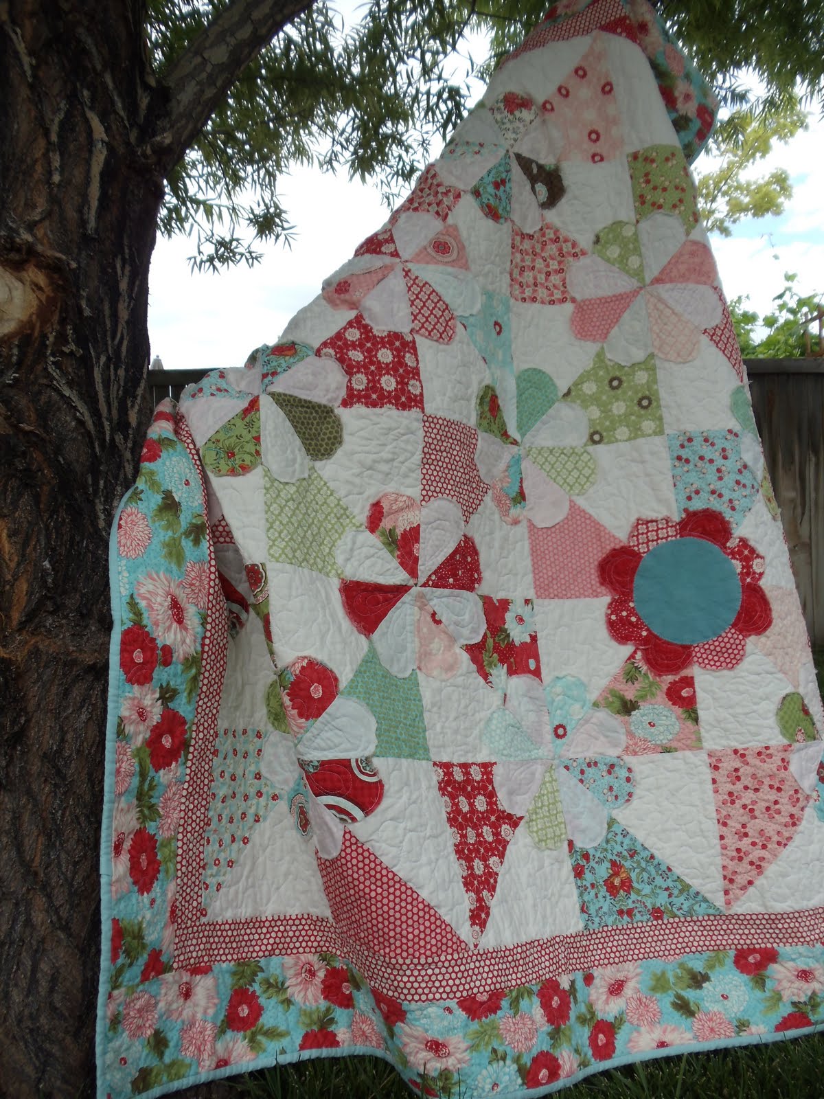 My Cotton Creations: A Quilt For Me and Cupcakes