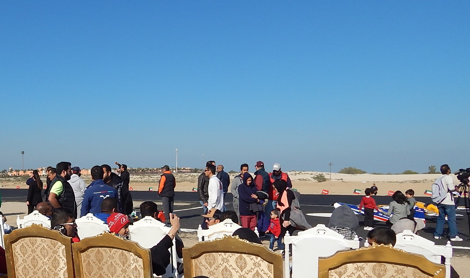 Kuweight 64: LONGEST FLAG IN THE WORLD - KUWAIT FLAG MAKES GUINNESS ...