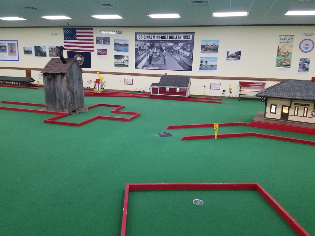 The Ham and Egger Files: Indoor minigolf course at Funspot New ...