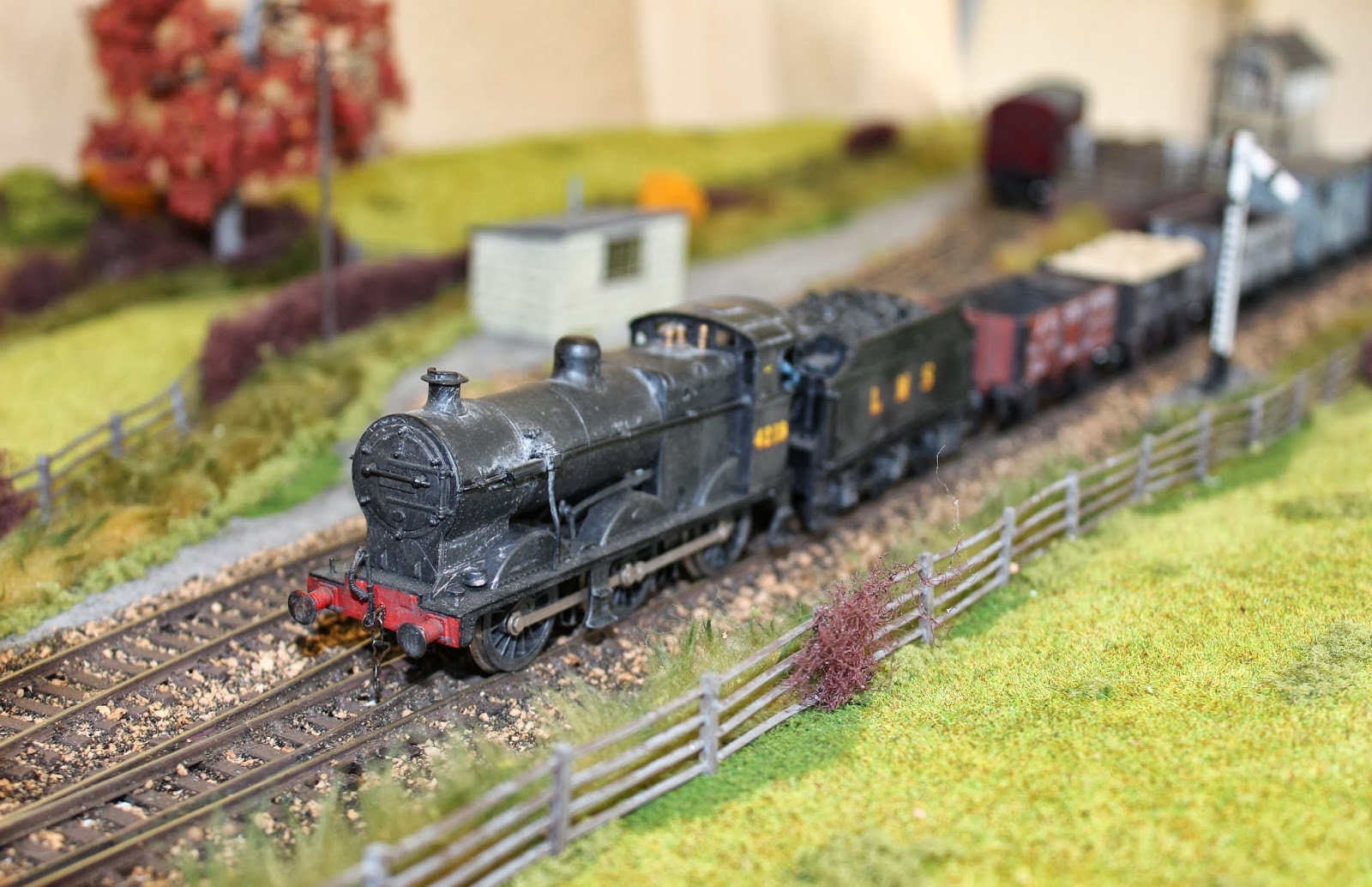 BLAKESLEY SMJ STATION MODEL: Locomotives - any colour as long as it's ...