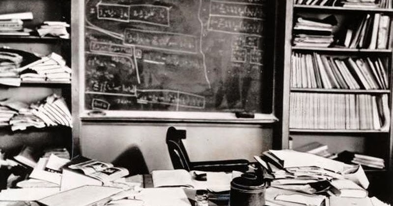 Pictures: Albert Einstein's desk