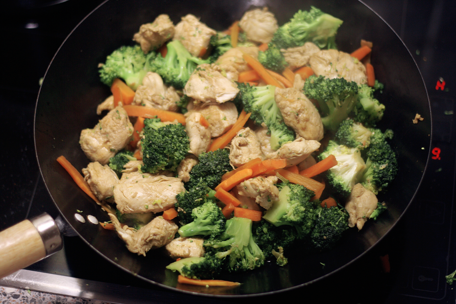 theFODMAPway: Wok with chicken, broccoli and carrots