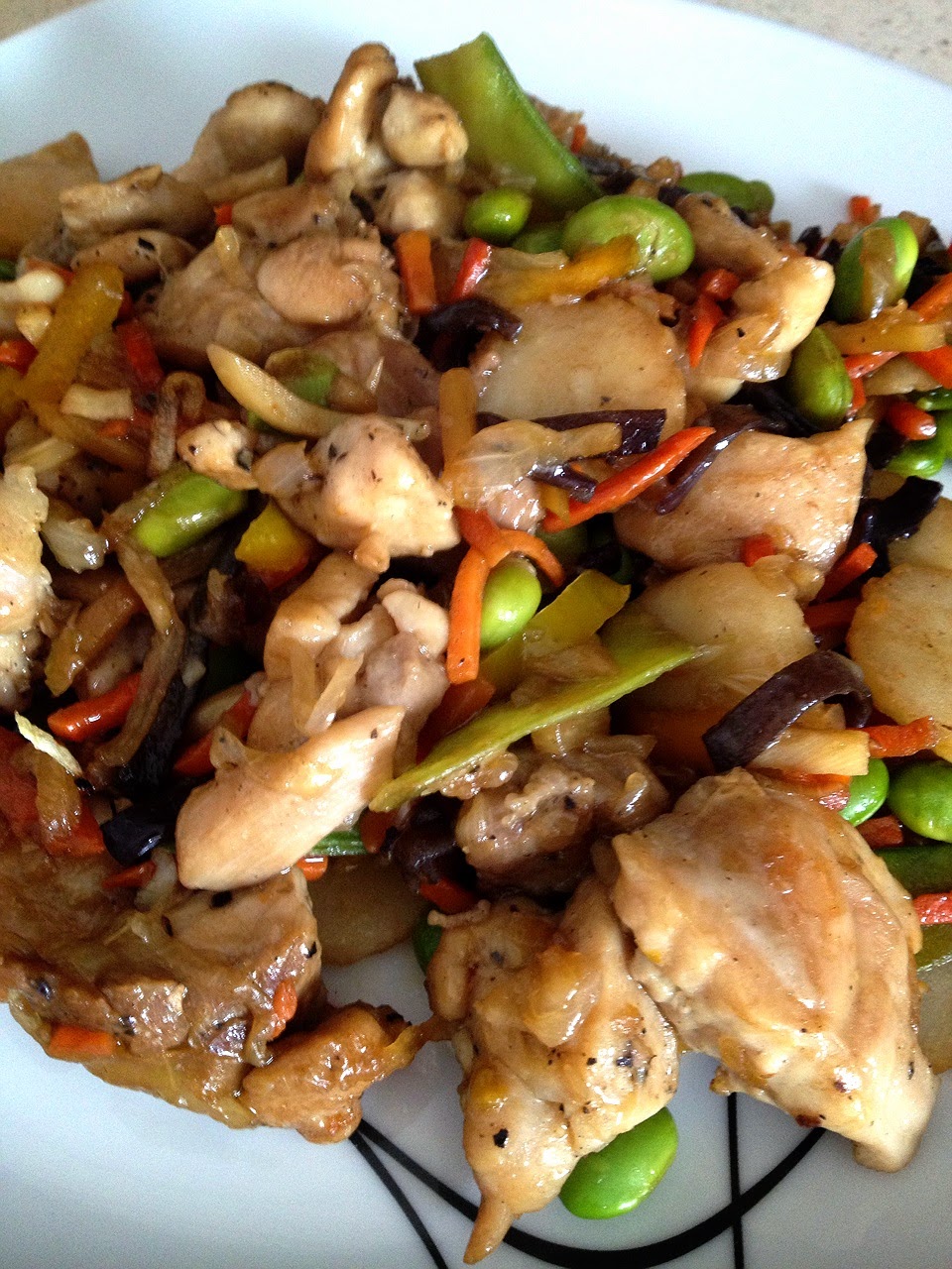 CHEZ THÉRÈSE: Wok de pollo con verduras