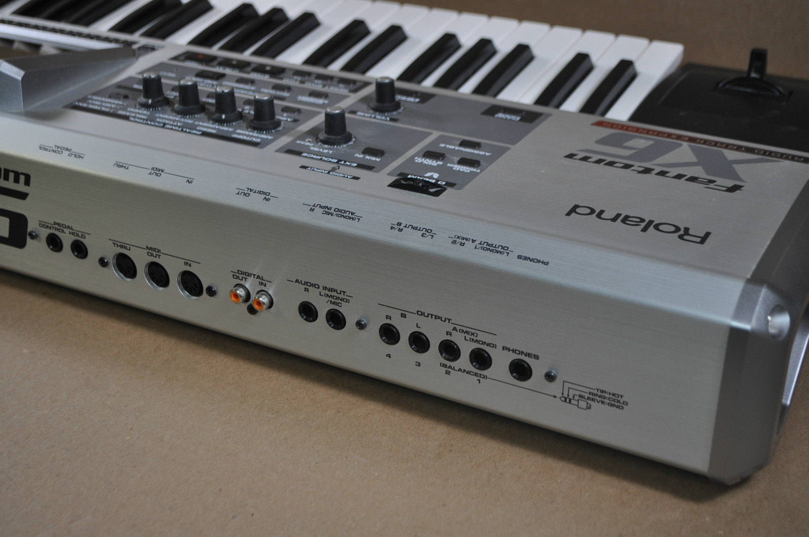 MATRIXSYNTH-B: Roland Fantom-X6 Synthesizer