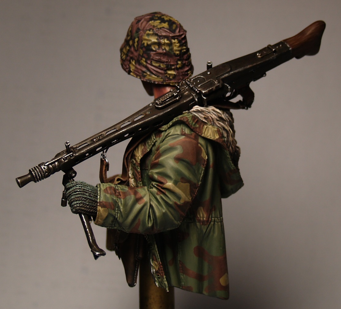 Miniatures, Paint and History: Waffen SS MG42 Gunner Ardennes 1944 ...