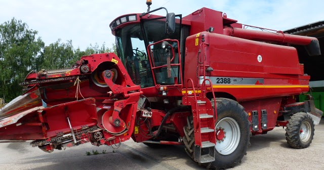 Combina CASE IH 2388 cu header de porumb