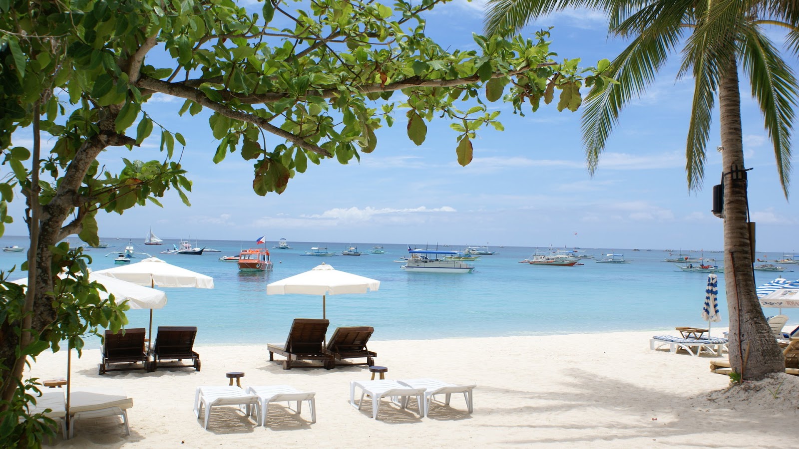 Island Beach - Mystery Wallpaper