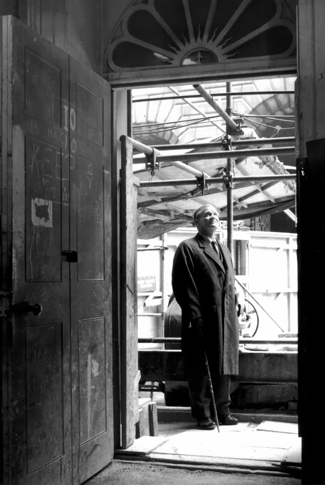 "Tweedland" The Gentlemen's club: Raymond Erith New-Classical Architect.