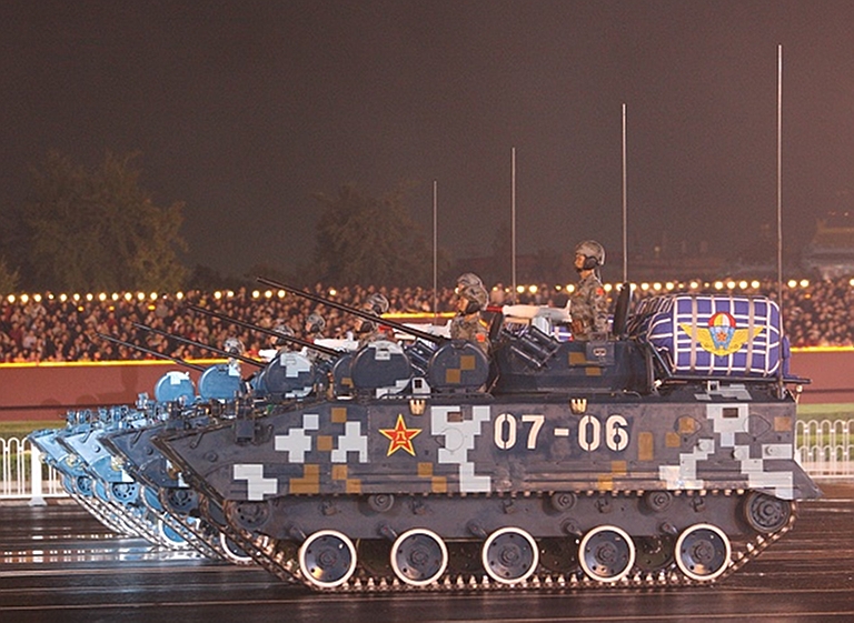 The Armed Forces of the World : Chinese IFVs & Mobile Guns.