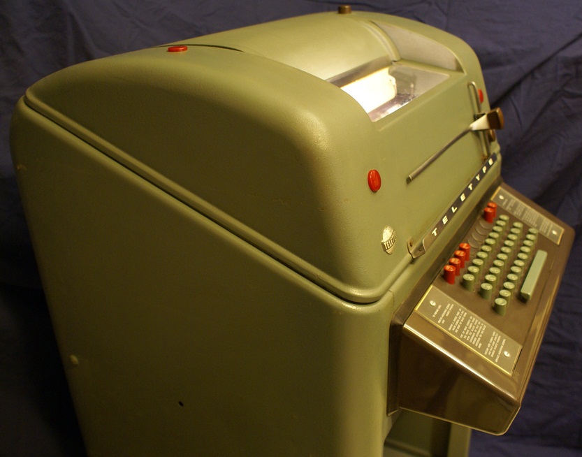 oz.Typewriter: The Olivetti Praxis 48 Typewriter: Sottsass's Real Green ...