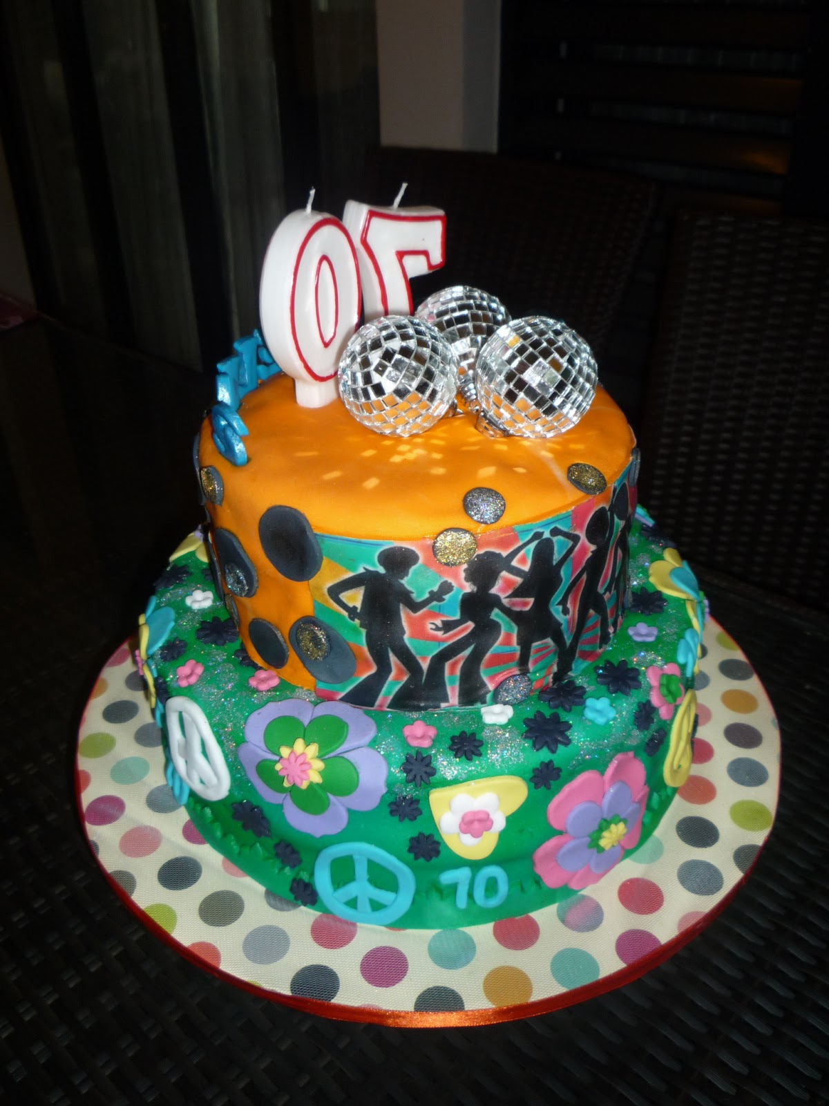 Pink Ellies Novelty Cakes: "Super 70s"