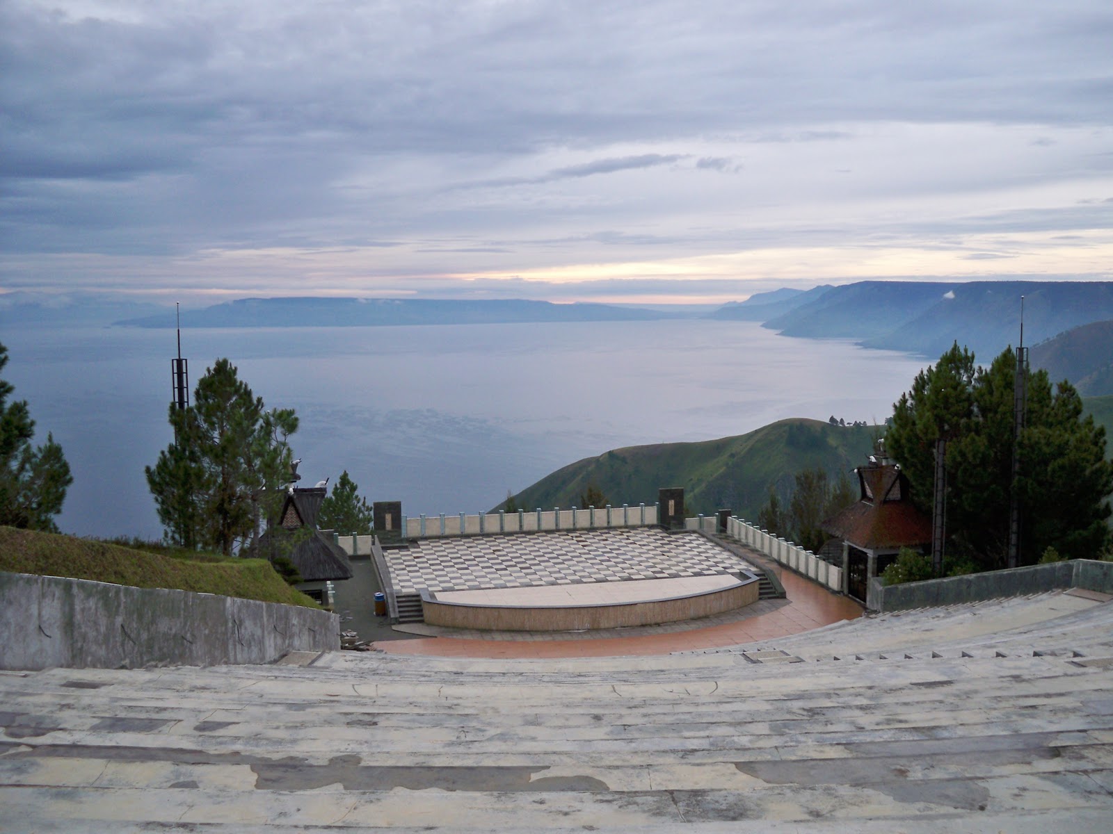 SOPO PANISIOAN: Pesona Pearl of Lake Toba di Taman Simalem Resort