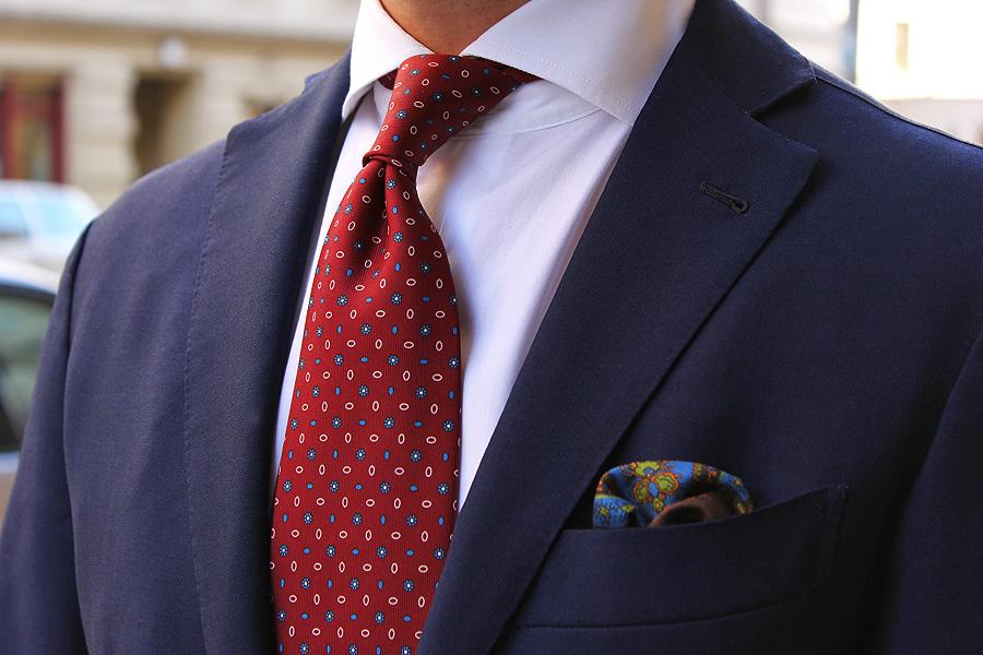 Clase, elegancia y distinción: LA CORBATA ROJA