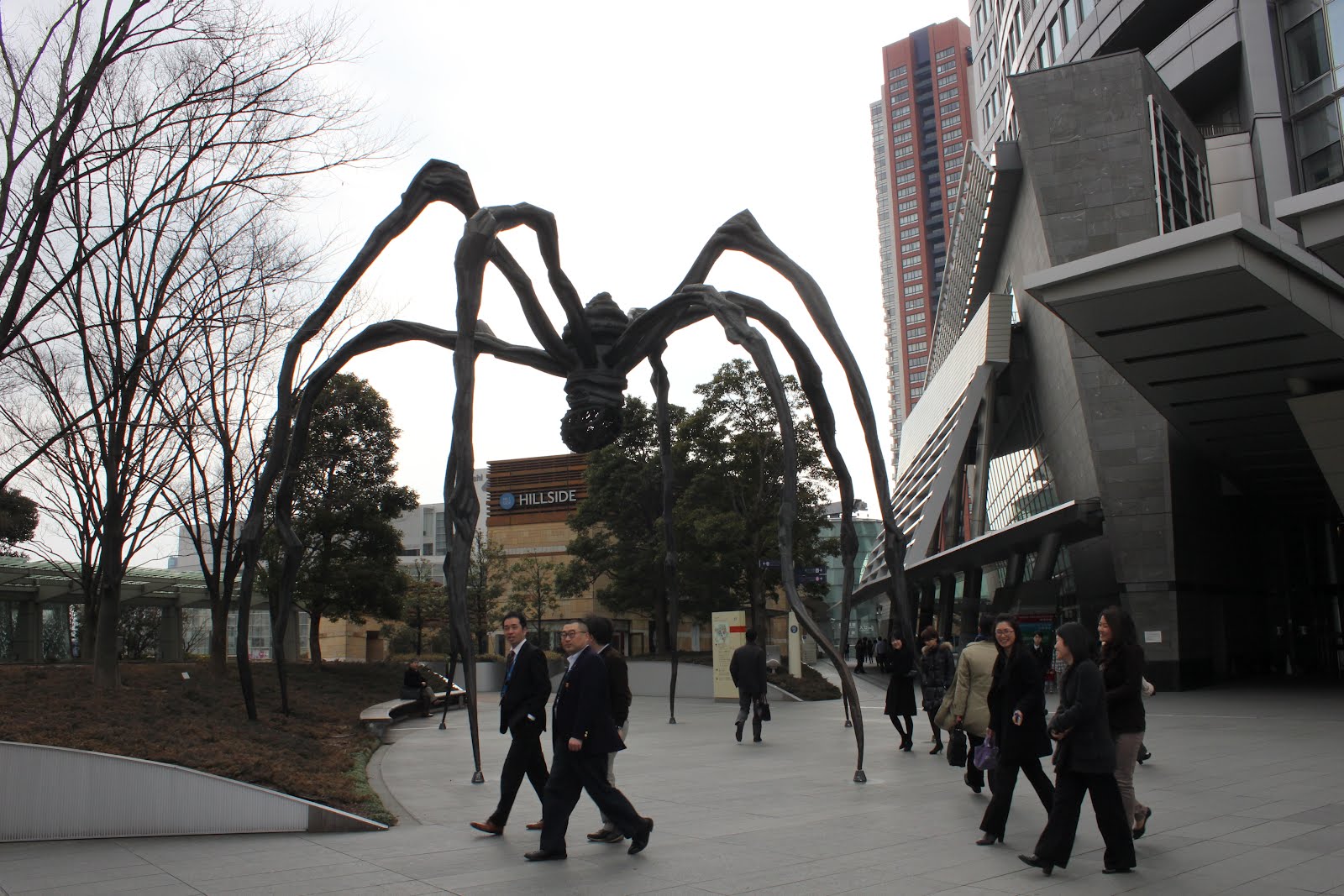 The Travel Bug: A Journal in Pictures: Maman, The Giant Spider ...