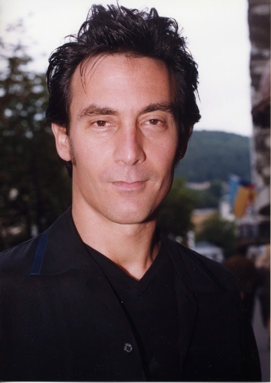 EASY NEWS CO.: "VIVIR RODANDO" de Tom DiCillo