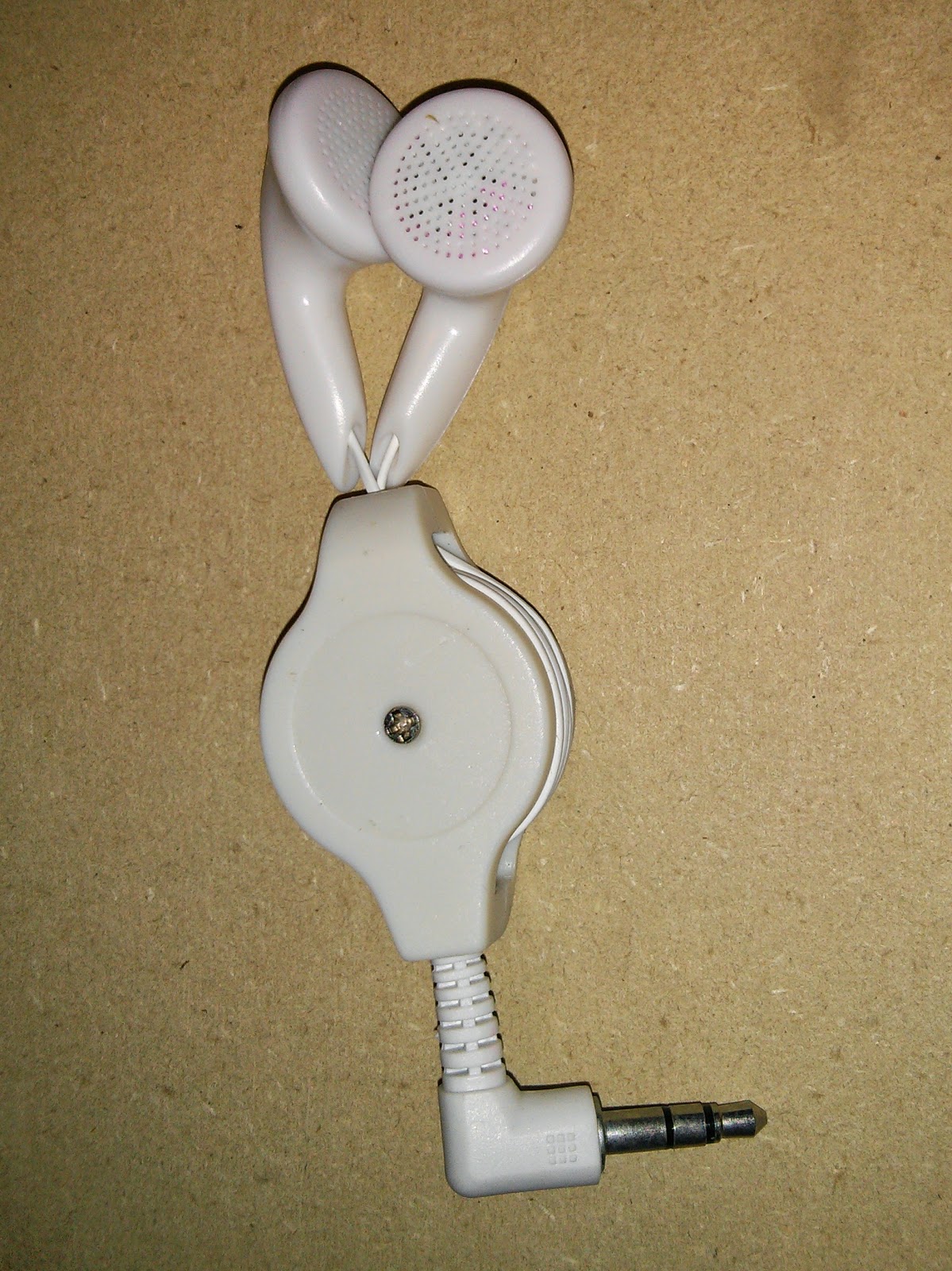 Sparky's Lab: Custom Zippy Retractable Cables Keep Bench Tidy!