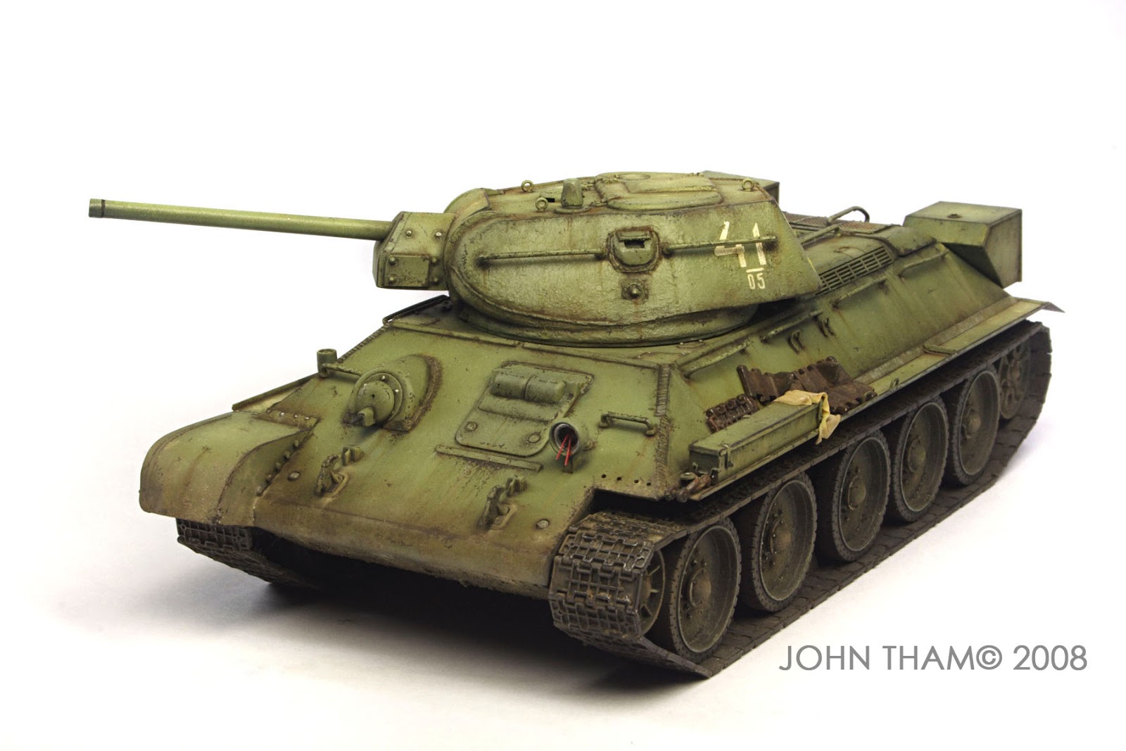 PERSPECTIVES IN MINIATURE: T-34/76 (1/48 scale) by John Tham