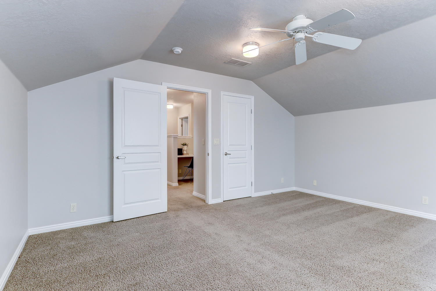 Lowe's Flat Fee Realty: Beautiful Home on Corner Lot