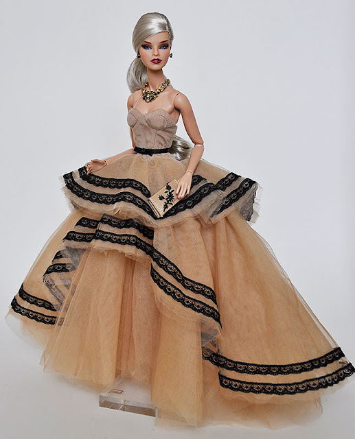 Desperately Seeking Dolls: And the Award for Biggest Integrity Dress ...