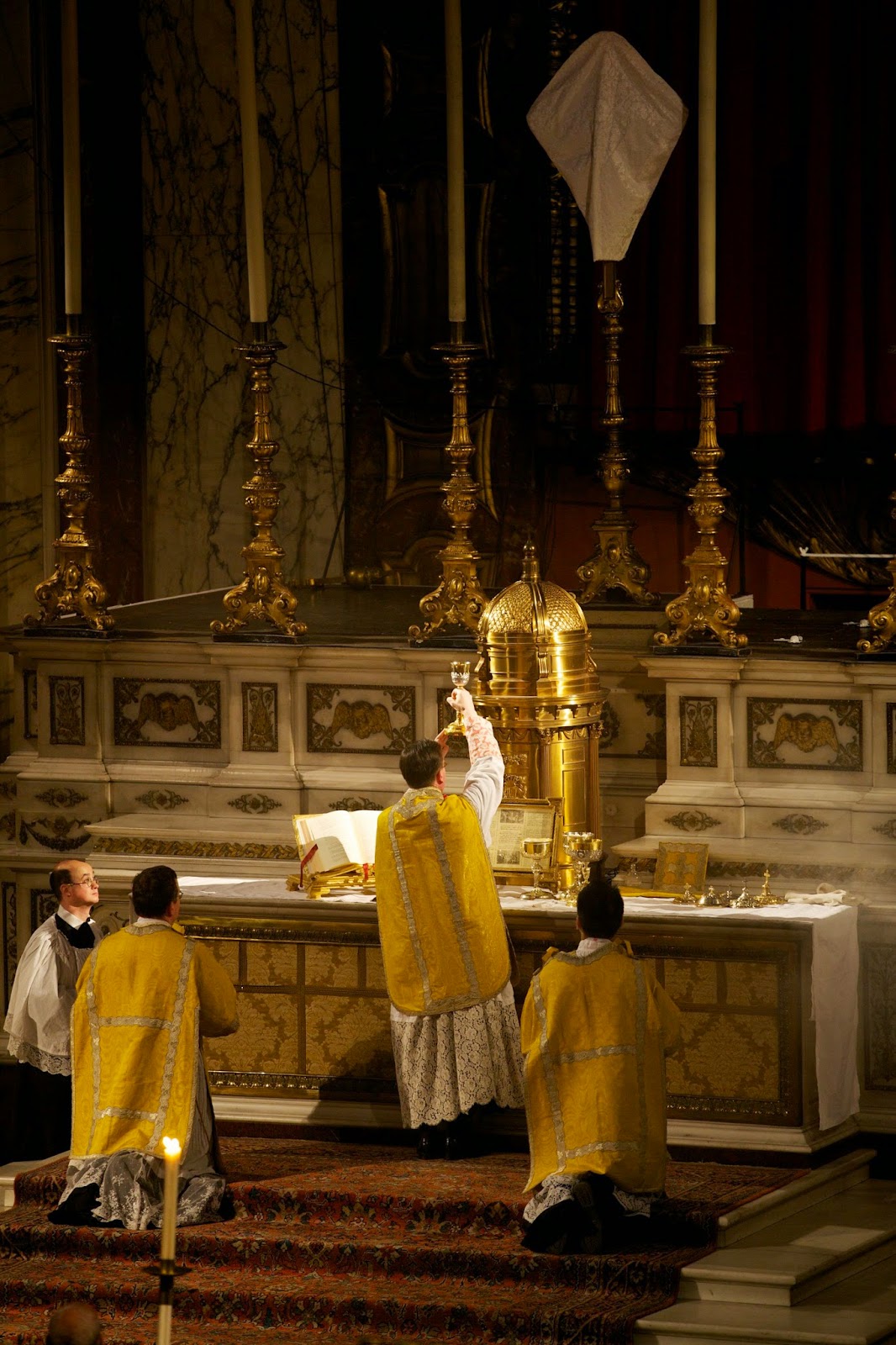 New Liturgical Movement: Solemn Mass of the Lord’s Supper at the London ...