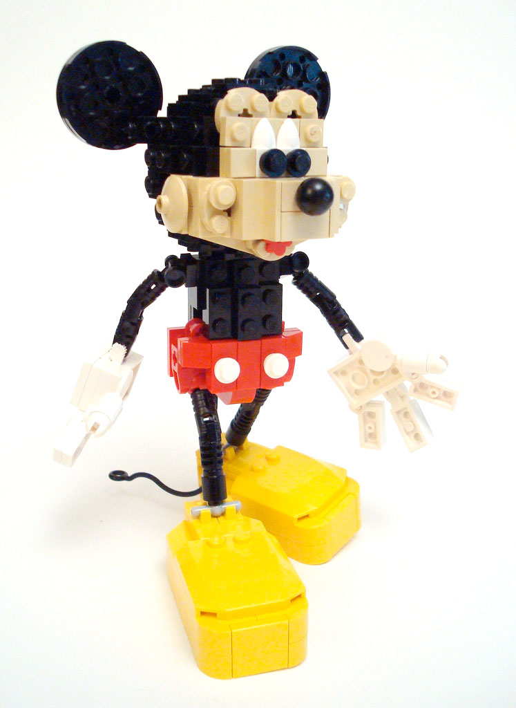 Paperwalker: Mickey Mouse: Unofficial LEGO Sculpture