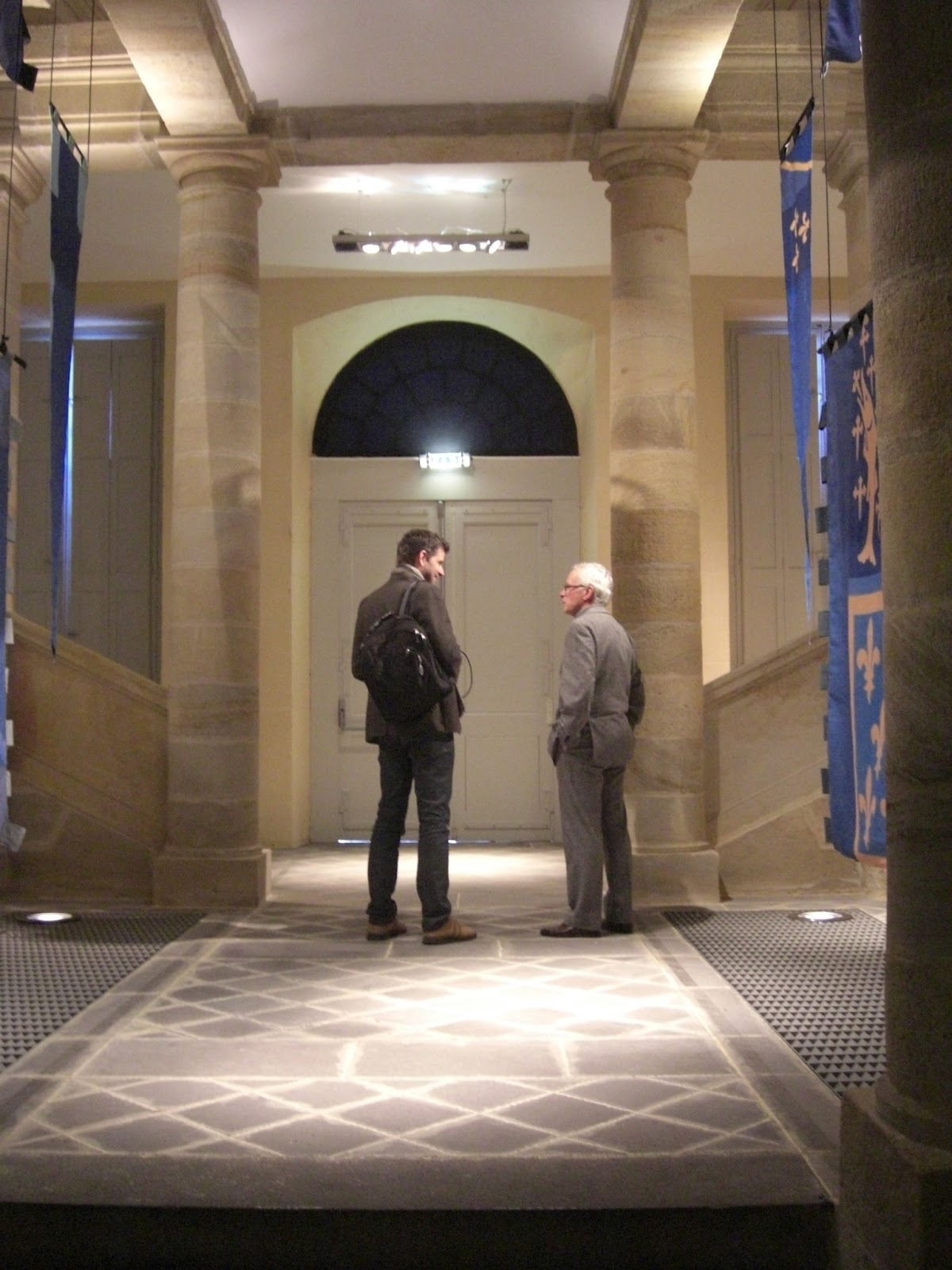 Daniel Ogier le décorateur: COSTUMER LE POUVOIR opéra et cinéma