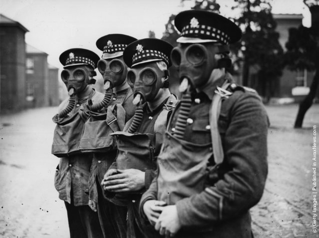 Old Pictures of People Wearing Gas Masks During the 1920s and 1930s ...