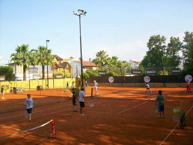 ESCUELA DE TENIS EN RAMOS MEJIA: Nace Los Aromos Tenis