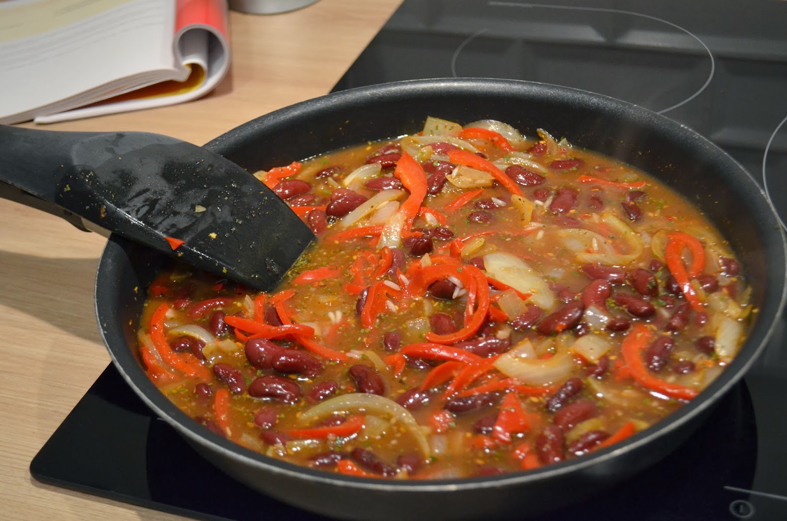 La Petite Poussière : Celle qui cuisine du riz aux haricots rouges