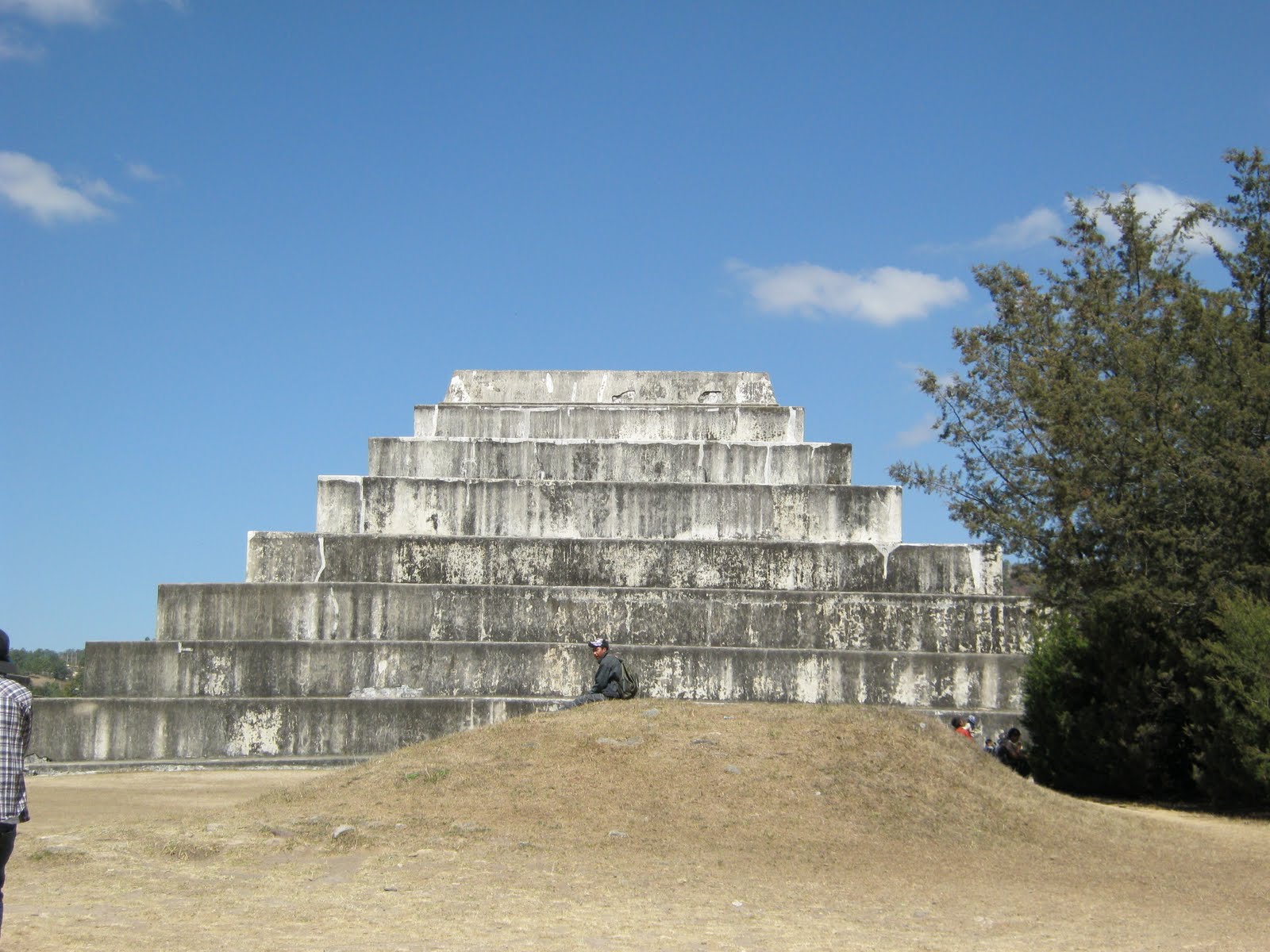 Lago de Atitlan: PARQUE ARQUEOLOGICO RUINAS DE ZACULEU