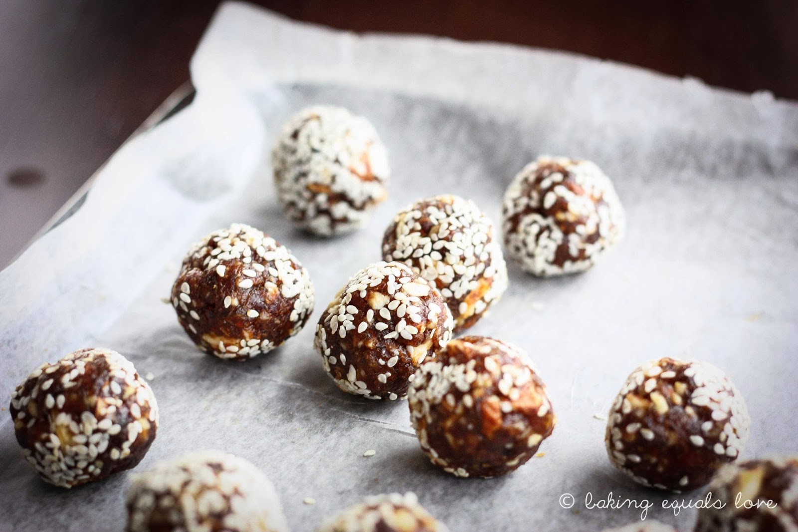 baking = love: Christmas noms: Pan de higo brandy balls