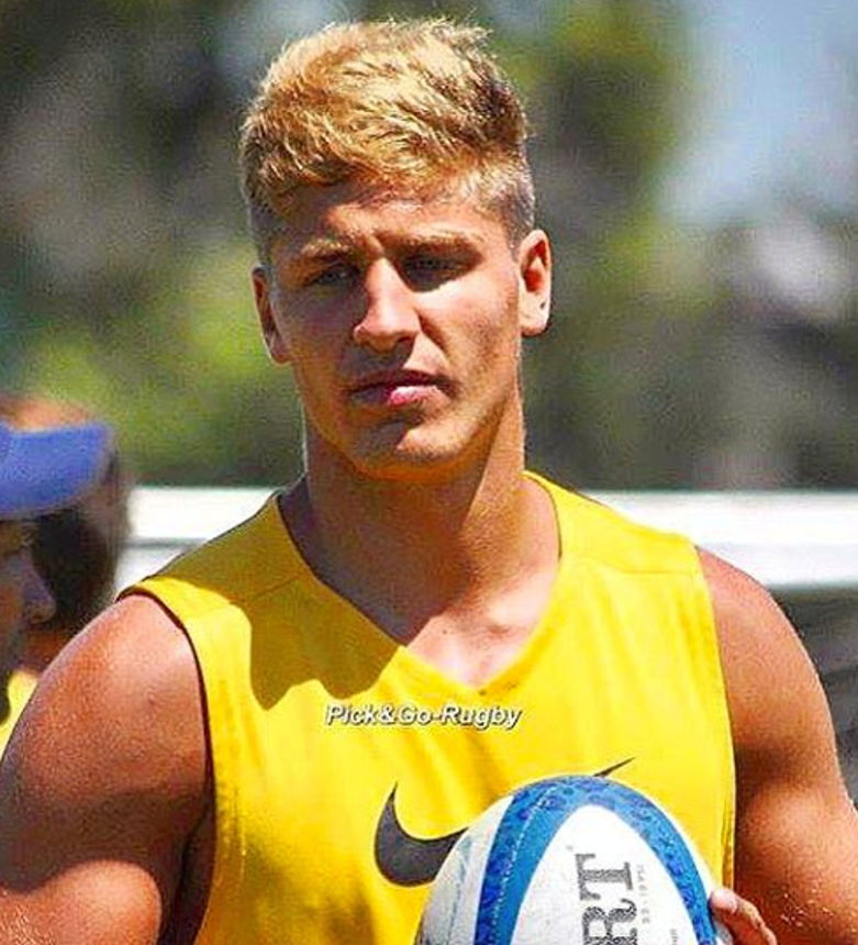 El Lavadero de las Muñecas: JUGADOR DE RUGBY ARGENTINO MUESTRA SU PENE EN WEB