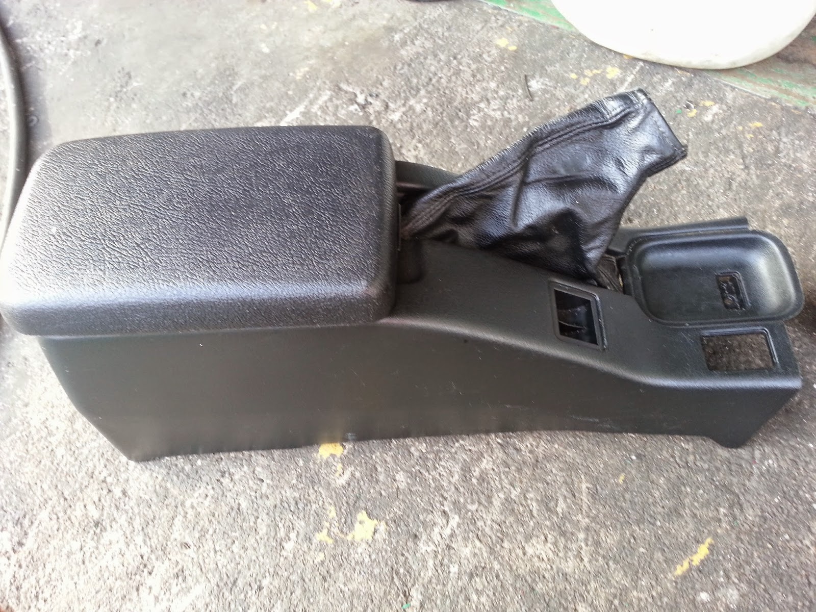 Dingz Garage: Armrest n handbrake satria gti