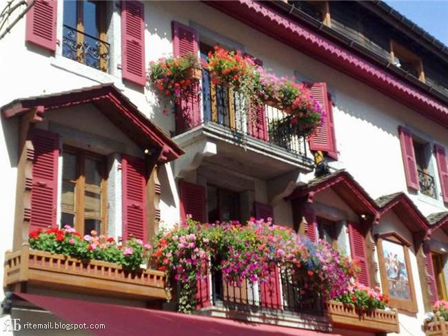 Most Beautiful Balconies with Flowers | Free Wallpapers
