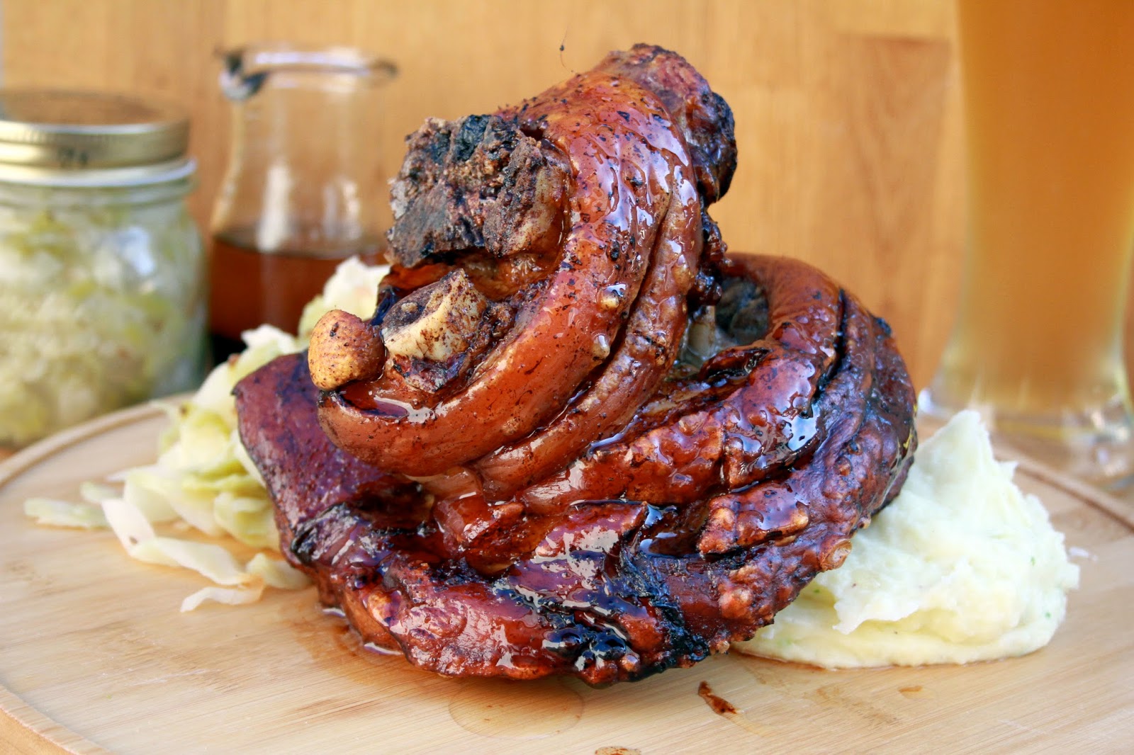 Amapola, el mundo en un plato: Codillo al horno con chucrut