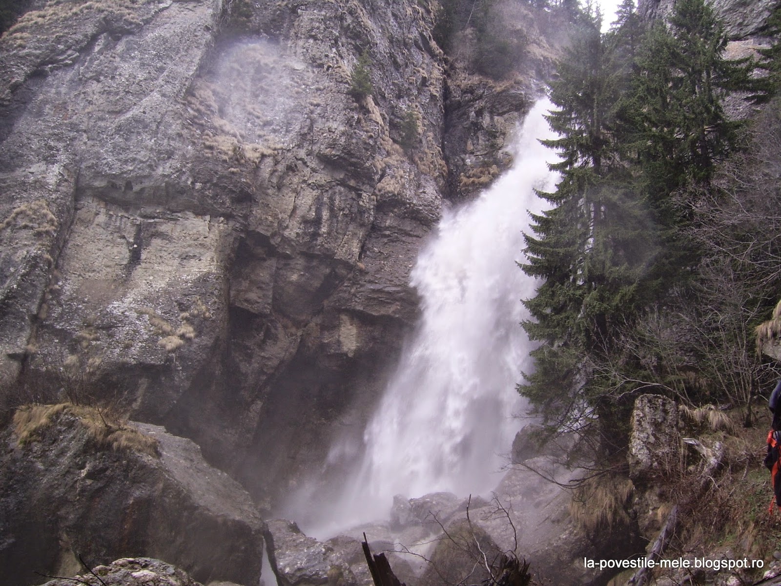 Poveştile mele: La Cascada Vanturis din Muntii Bucegi