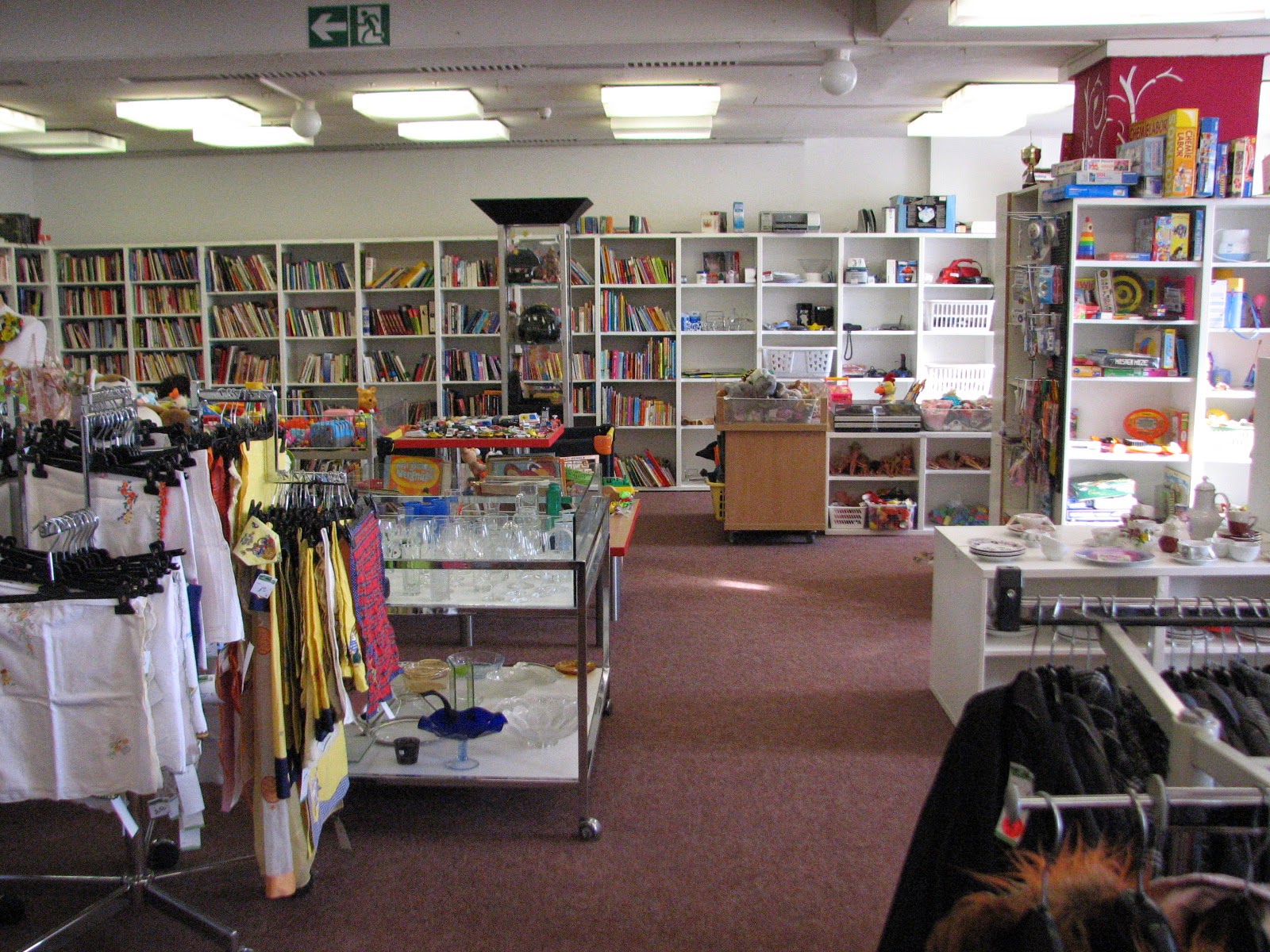 Bazooka Crafts: Thrifting in Berlin ~ Humana Frankfurter Tor