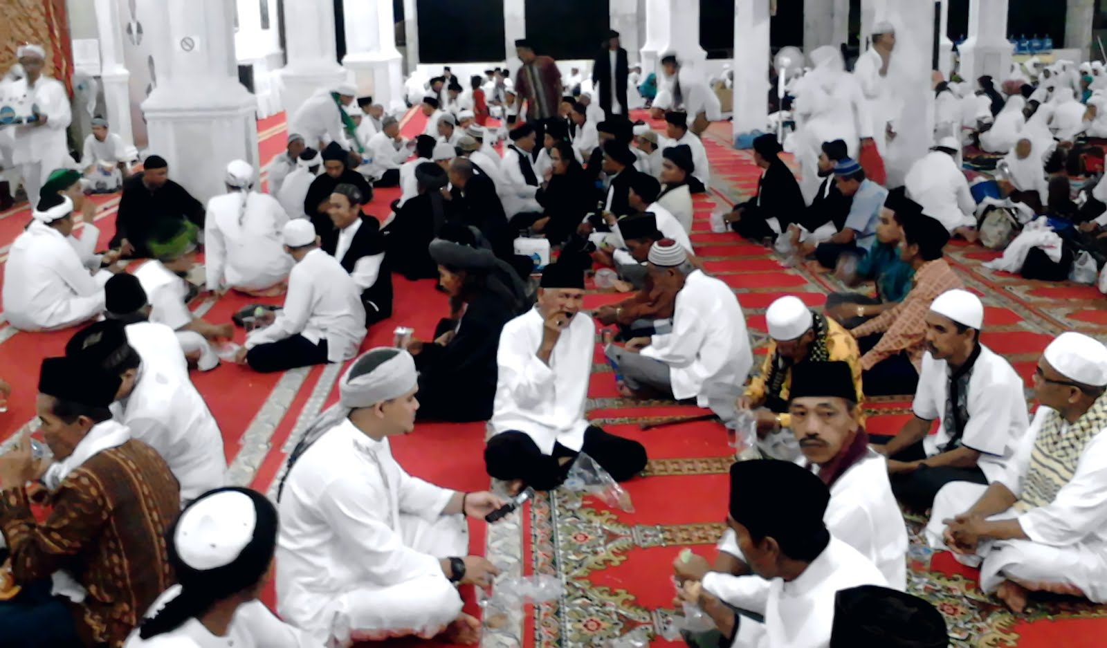Keberkahan Berjamaah dalam Pengajian dan Berthareqah - INTIRUH