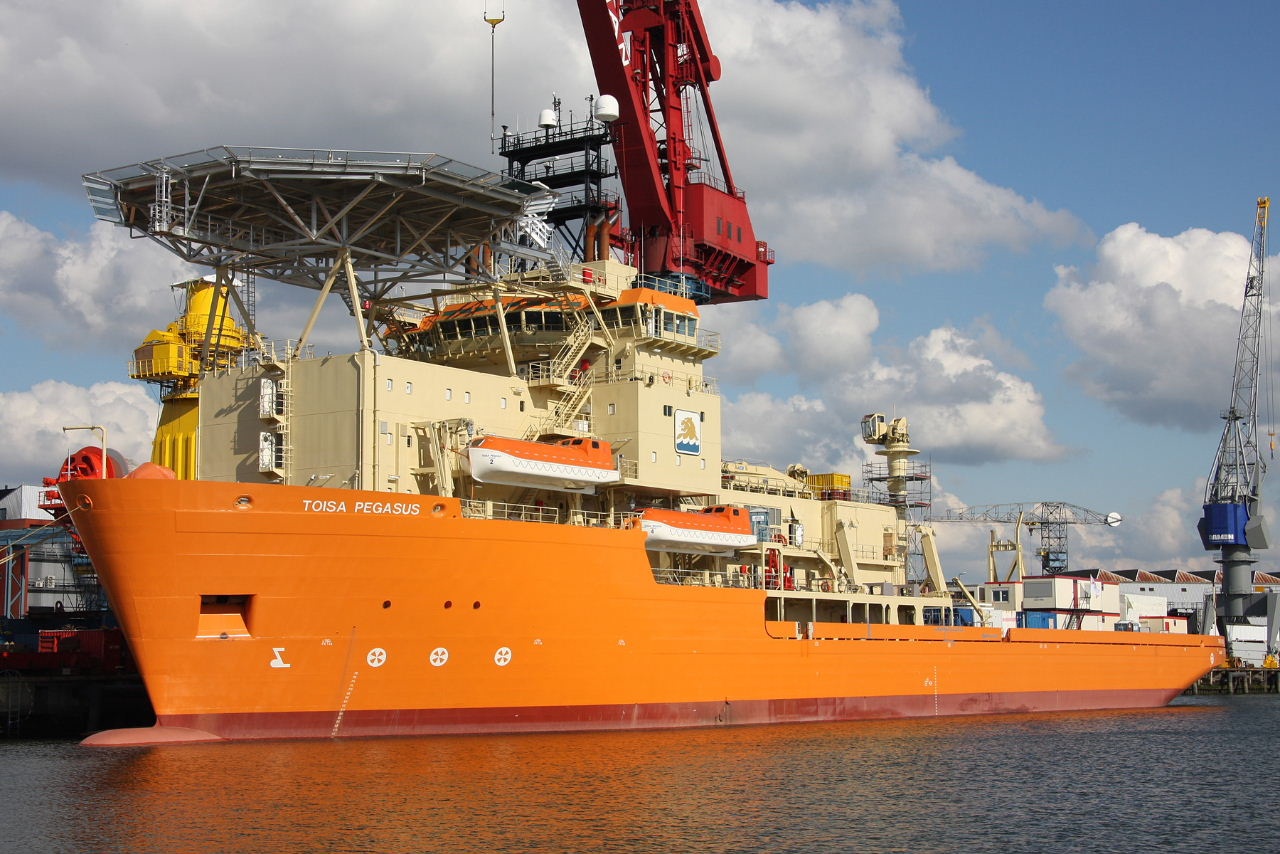 NAVIOS AHTS E PSV DO PORTO DE MACAE-RJ-BRASIL (IMBETIBA) E (FUTURO ...