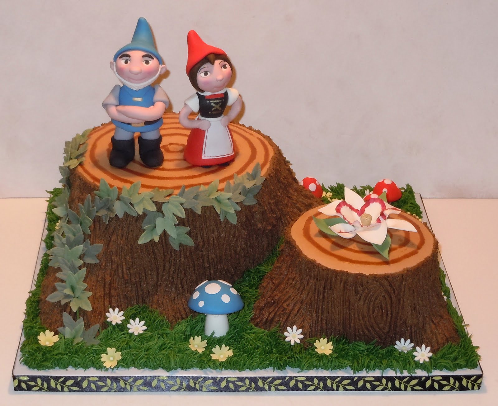 1000+ images about Gnome Party on Pinterest | Mushroom cake, Gnomes and ...
