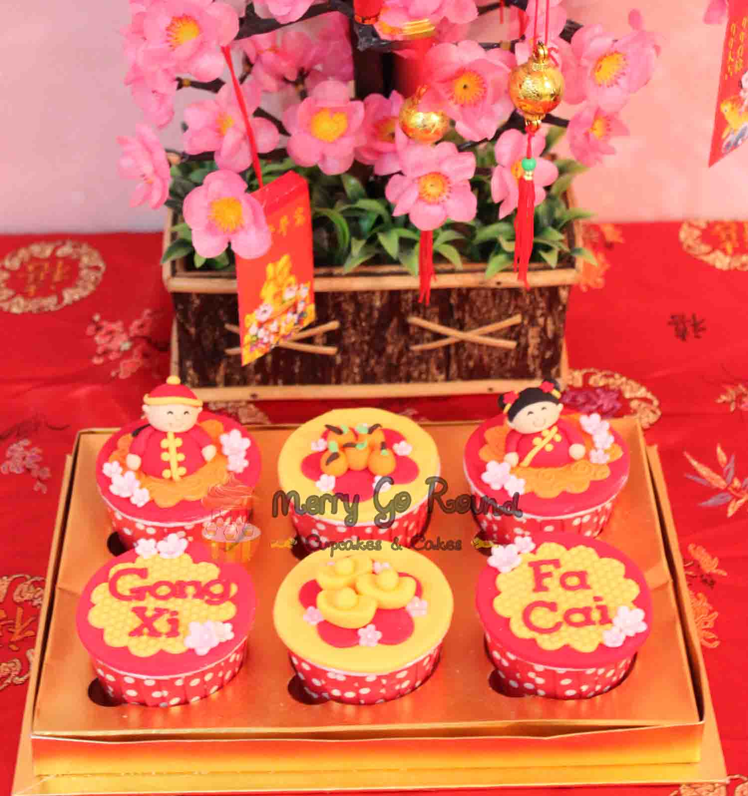 Merry Go Round - Cupcakes & Cakes: Chinese New Year Cupcakes and Cookies!